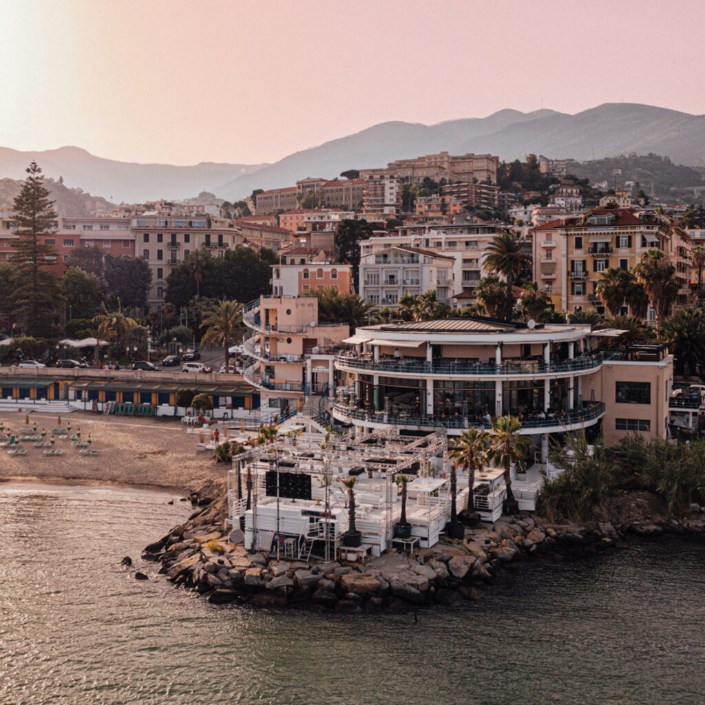 Bay Club Un'Esperienza da Condividere tra Musica e Divertimento ...